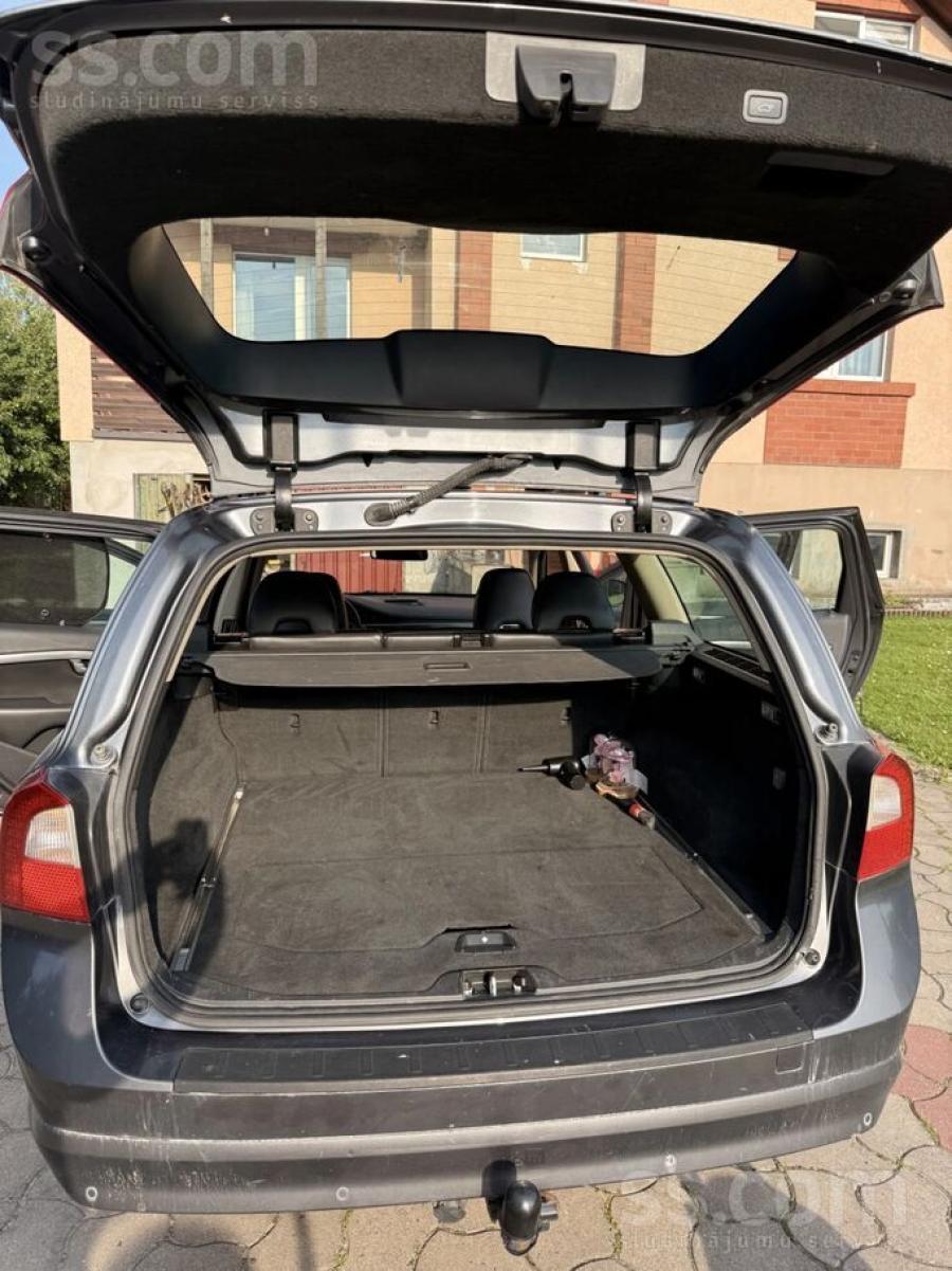 Pelēks Volvo V70 2008 Rīga, ar dzinēja tilpumu 2.40 L un nobraukumu 391 tūkst. km par 3200 €, foto 12 vietnē AUTOMOTO.COM.LV
