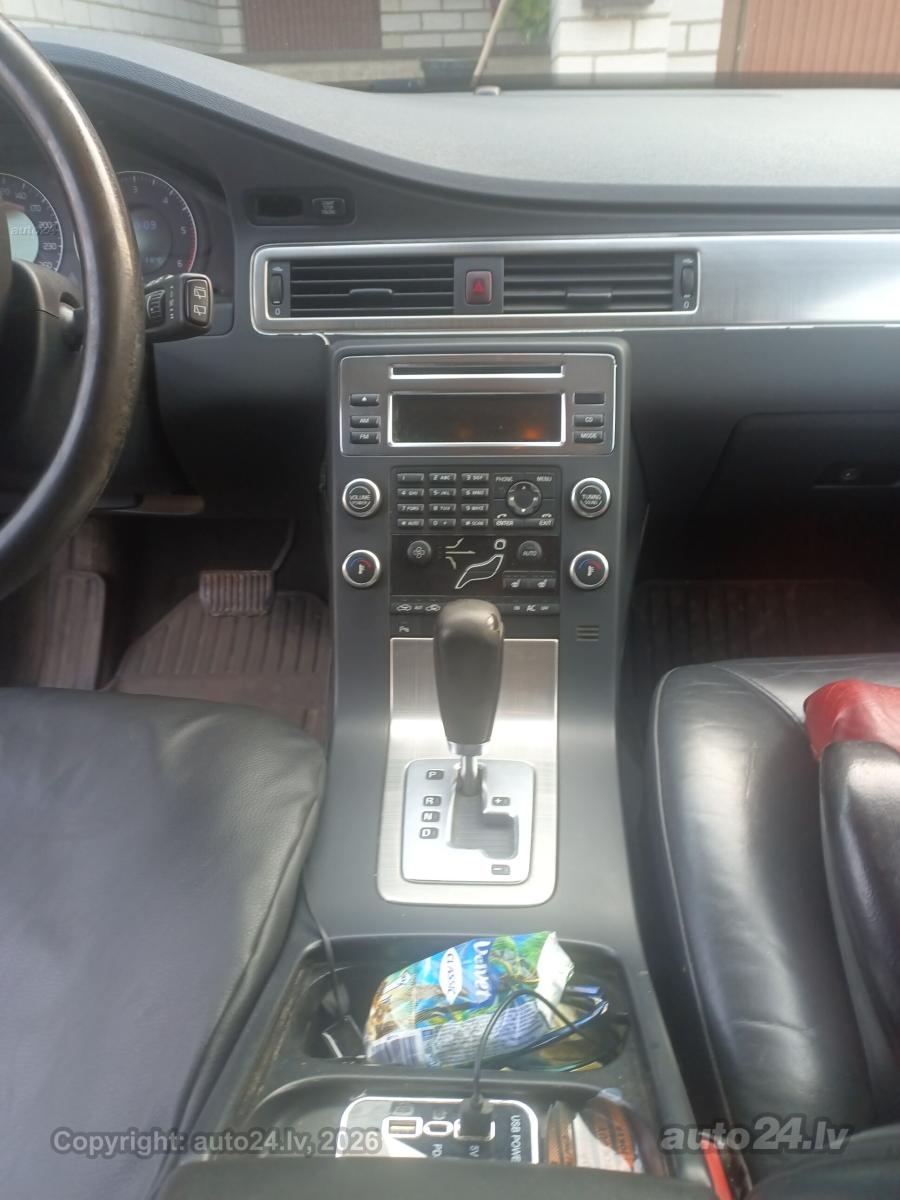 Grey Volvo V70 2008 in Parnu, with an engine capacity of 2.40 L and mileage of 357 thousand km for 3900 €, photo 3 on AUTOMOTO.COM.LV