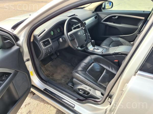 Grey Volvo V70 2008 in Riga, with an engine capacity of 2.40 L and mileage of 450 thousand km for 3850 €, photo 6 on AUTOMOTO.COM.LV
