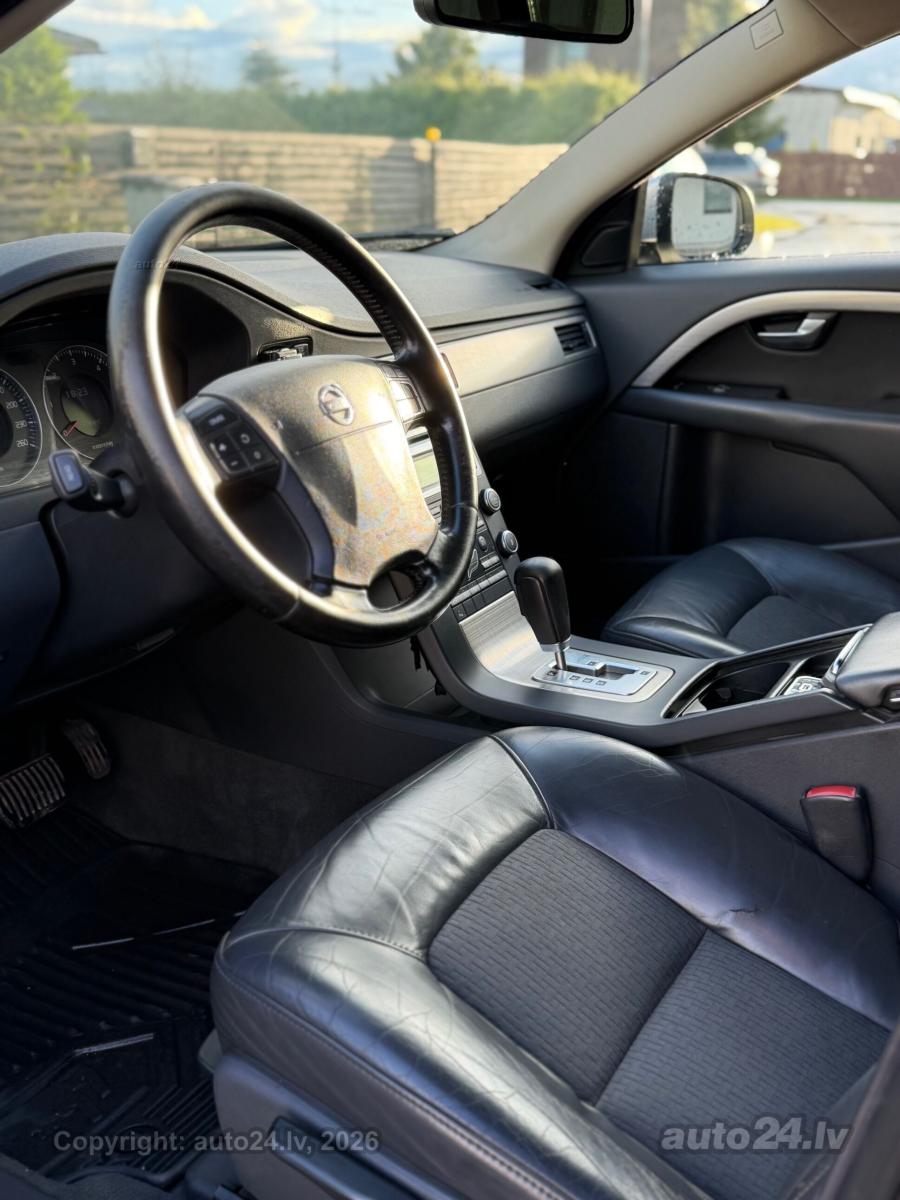 Pelēks Volvo V70 2008 Tallina, ar dzinēja tilpumu 2.40 L un nobraukumu 360 tūkst. km par 3990 €, foto 8 vietnē AUTOMOTO.COM.LV