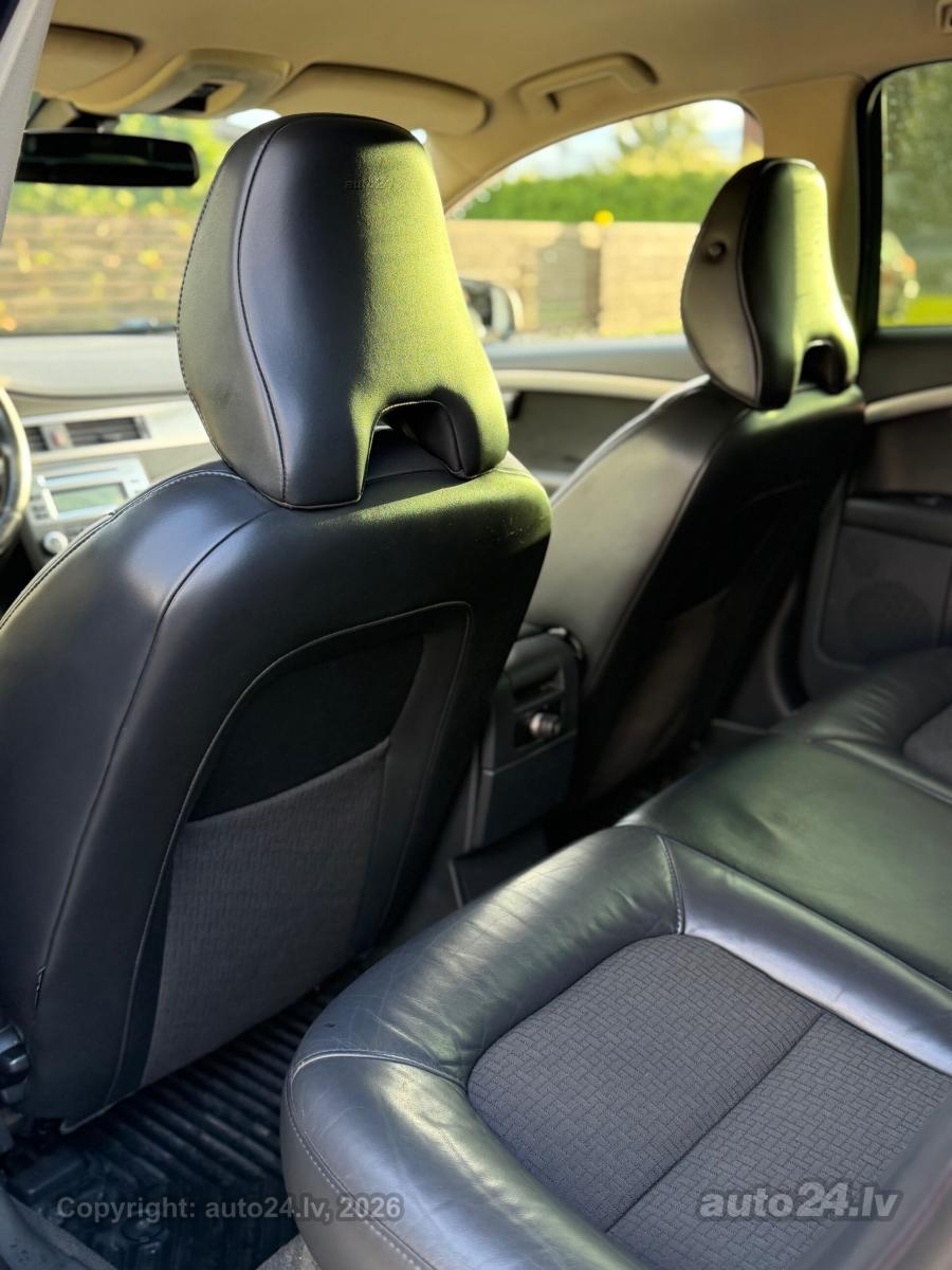 Pelēks Volvo V70 2008 Tallina, ar dzinēja tilpumu 2.40 L un nobraukumu 360 tūkst. km par 3990 €, foto 9 vietnē AUTOMOTO.COM.LV