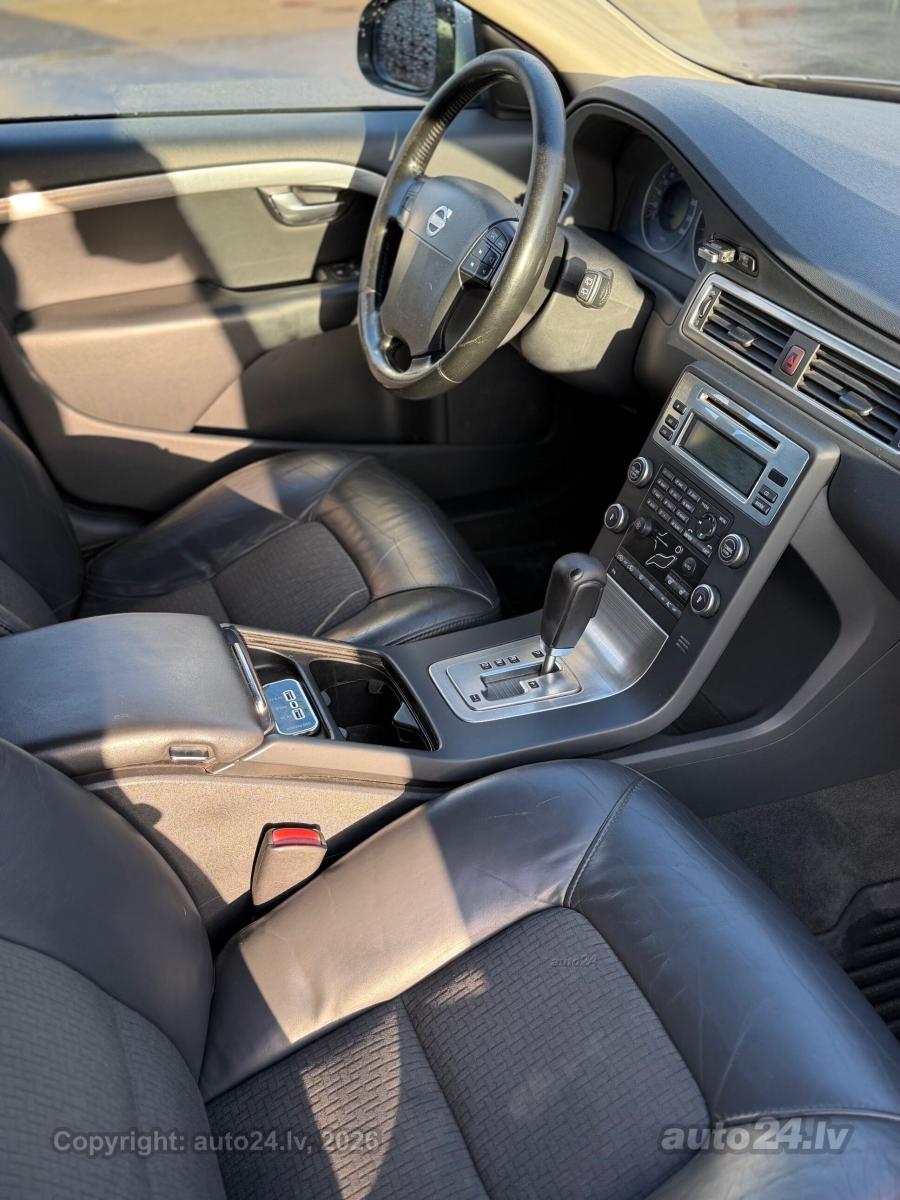 Pelēks Volvo V70 2008 Tallina, ar dzinēja tilpumu 2.40 L un nobraukumu 360 tūkst. km par 3990 €, foto 11 vietnē AUTOMOTO.COM.LV
