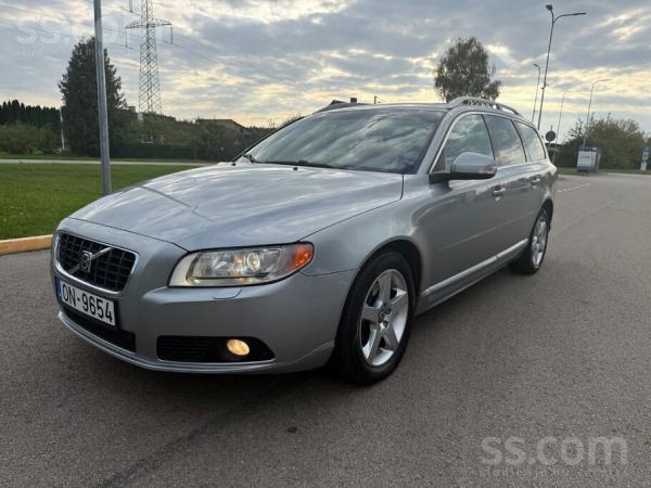 Grey Volvo V70 2008 in Jelgava, with an engine capacity of 2.40 L and mileage of 320 thousand km for 2850 €, photo 1 on AUTOMOTO.COM.LV