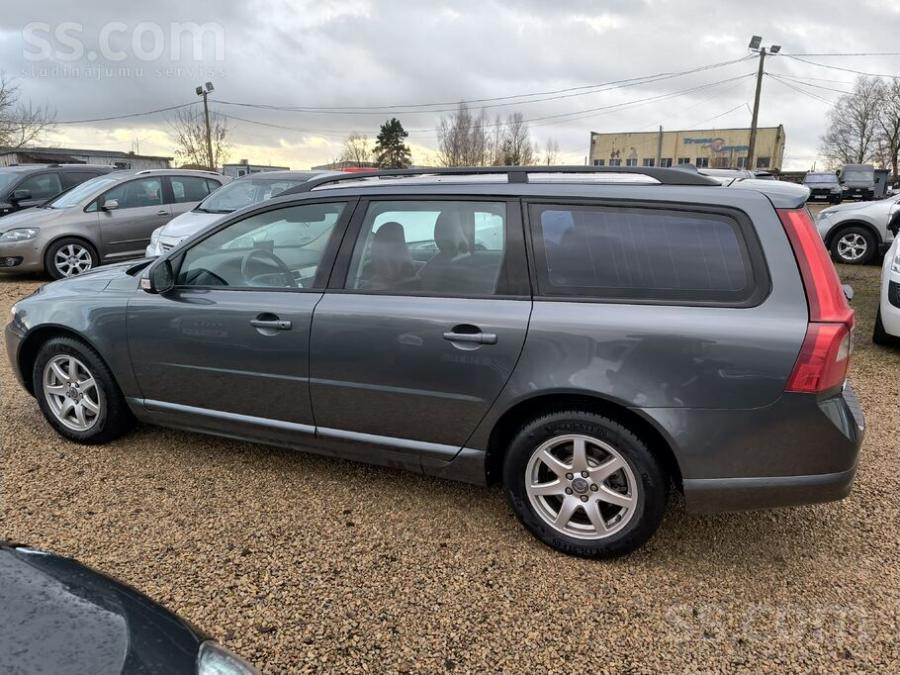Grey Volvo V70 2008 in Riga, with an engine capacity of 2.40 L and mileage of 279 thousand km for 4750 €, photo 4 on AUTOMOTO.COM.LV