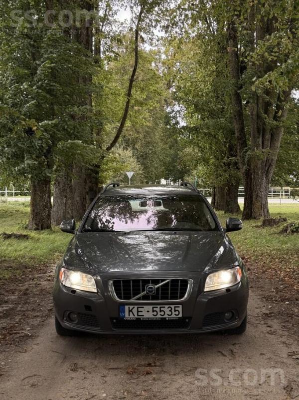 Volvo V70 2008 in Riga on AUTOMOTO.COM.LV Grey Volvo V70 2008 in Riga, with an engine capacity of 2.40 L and mileage of 391 thousand km for 2600 €, photo 1 on AUTOMOTO.COM.LV