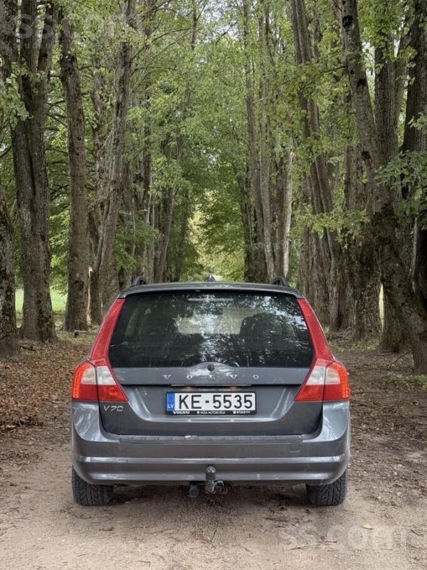 Volvo V70 2008 in Riga on AUTOMOTO.COM.LV Grey Volvo V70 2008 in Riga, with an engine capacity of 2.40 L and mileage of 391 thousand km for 2600 €, photo 5 on AUTOMOTO.COM.LV