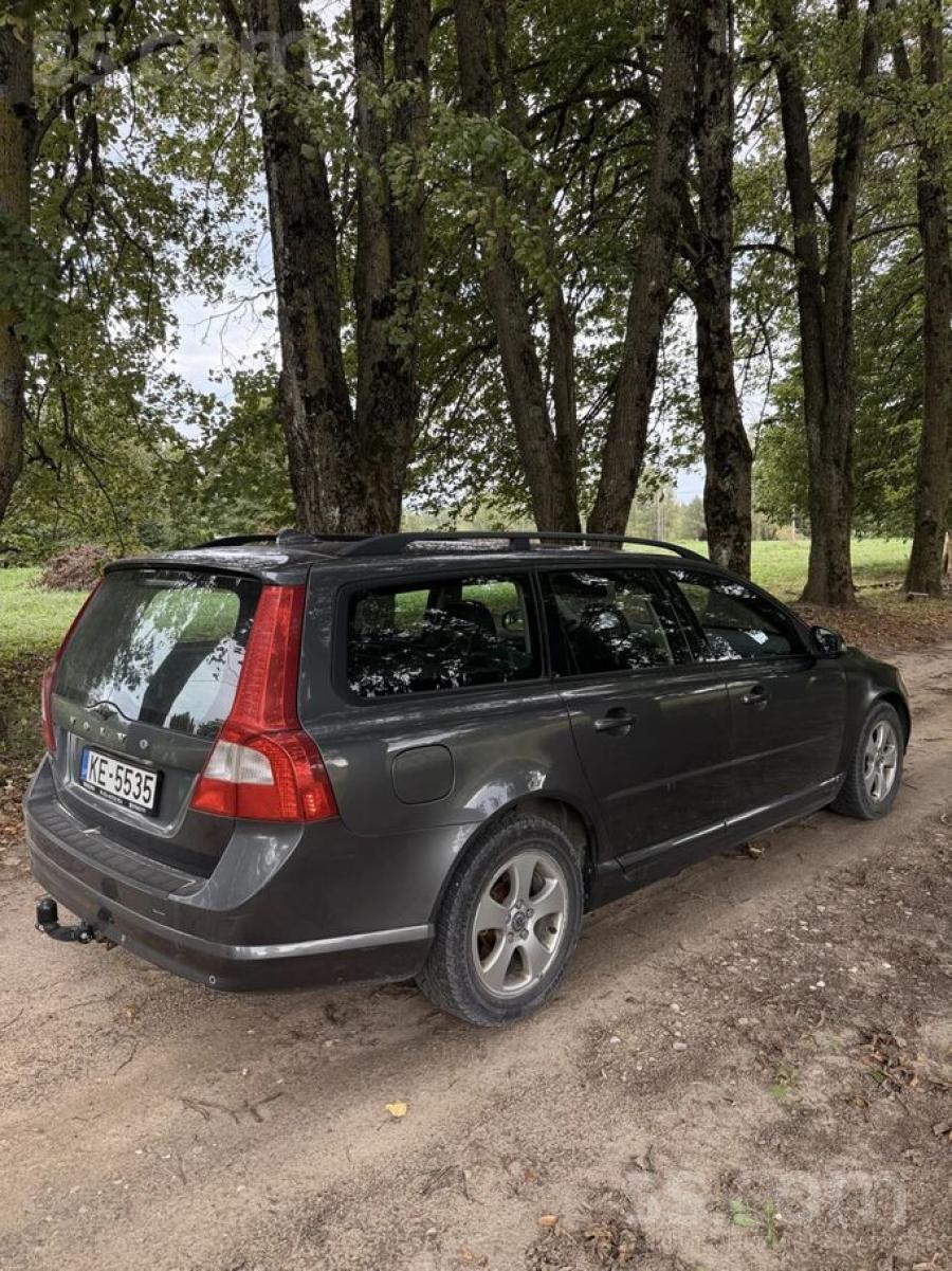 Pelēks Volvo V70 2008 Rīga, ar dzinēja tilpumu 2.40 L un nobraukumu 391 tūkst. km par 2600 €, foto 6 vietnē AUTOMOTO.COM.LV