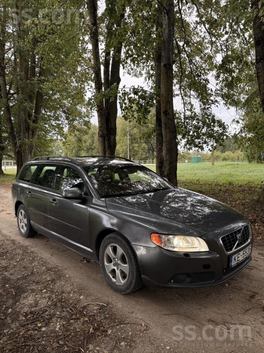 Pelēks Volvo V70 2008 Rīga, ar dzinēja tilpumu 2.40 L un nobraukumu 391 tūkst. km par 2600 €, foto 7 vietnē AUTOMOTO.COM.LV