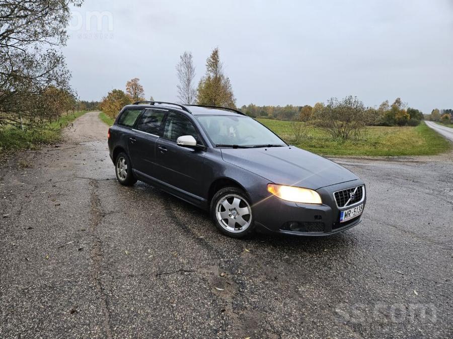 Grey Volvo V70 2008 in Rezekne, with an engine capacity of 2.00 L and mileage of 338 thousand km for 2350 €, photo 3 on AUTOMOTO.COM.LV