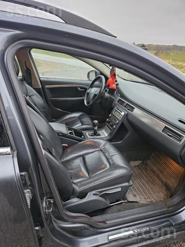 Grey Volvo V70 2008 in Rezekne, with an engine capacity of 2.00 L and mileage of 338 thousand km for 2350 €, photo 8 on AUTOMOTO.COM.LV
