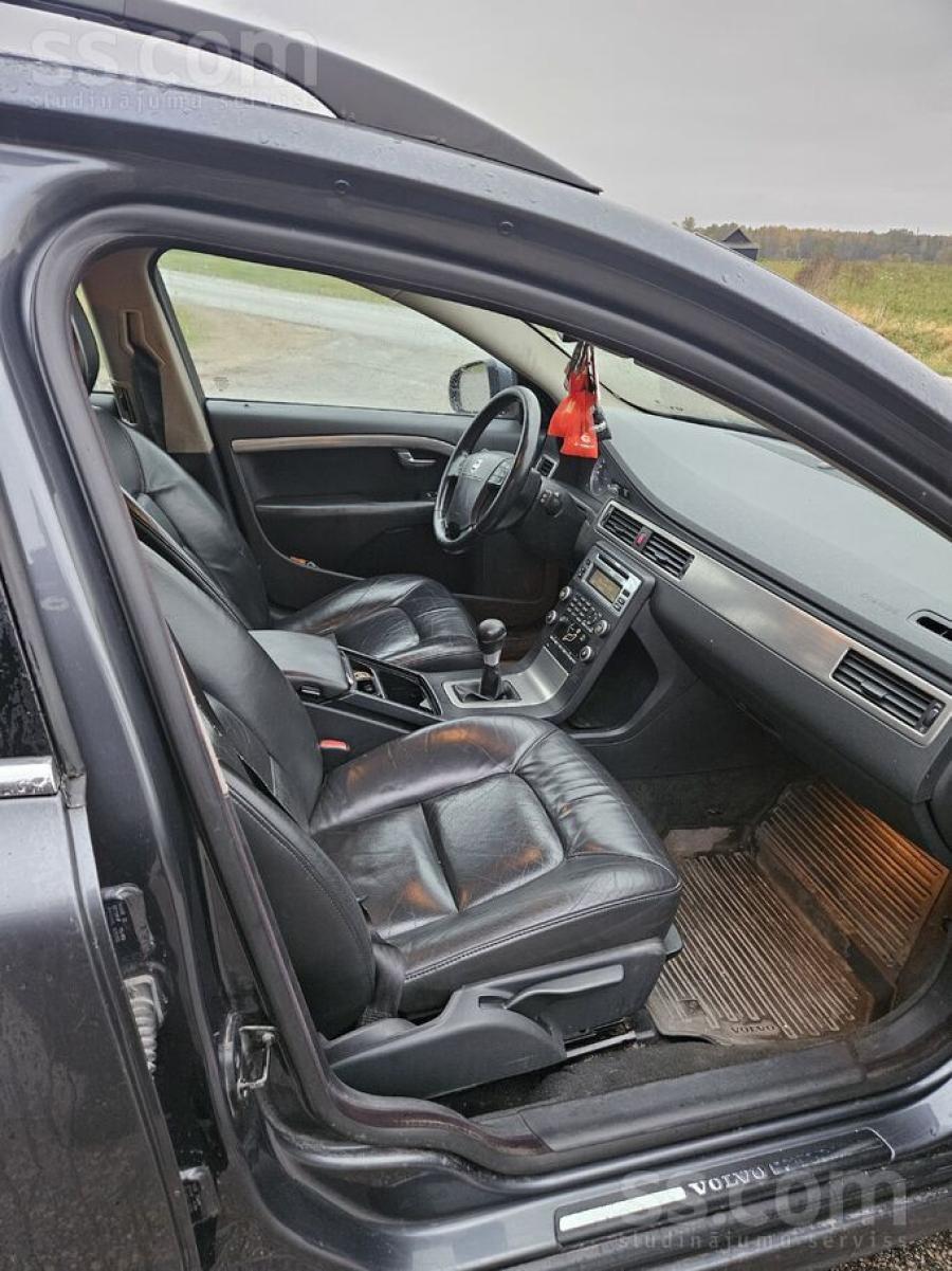 Grey Volvo V70 2008 in Rezekne, with an engine capacity of 2.00 L and mileage of 338 thousand km for 2350 €, photo 8 on AUTOMOTO.COM.LV