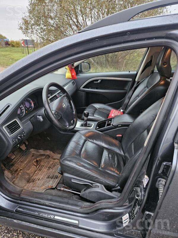 Grey Volvo V70 2008 in Rezekne, with an engine capacity of 2.00 L and mileage of 338 thousand km for 2350 €, photo 9 on AUTOMOTO.COM.LV