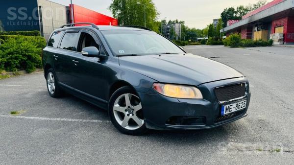 Grey Volvo V70 2009 in Riga, with an engine capacity of 2.40 L and mileage of 324 thousand km for 1900 €, photo 2 on AUTOMOTO.COM.LV
