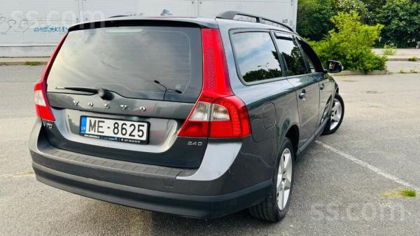 Grey Volvo V70 2009 in Riga, with an engine capacity of 2.40 L and mileage of 324 thousand km for 1900 €, photo 3 on AUTOMOTO.COM.LV