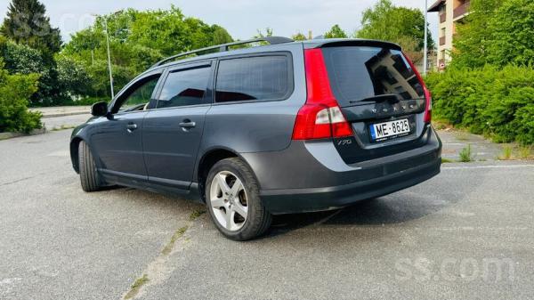 Grey Volvo V70 2009 in Riga, with an engine capacity of 2.40 L and mileage of 324 thousand km for 1900 €, photo 4 on AUTOMOTO.COM.LV