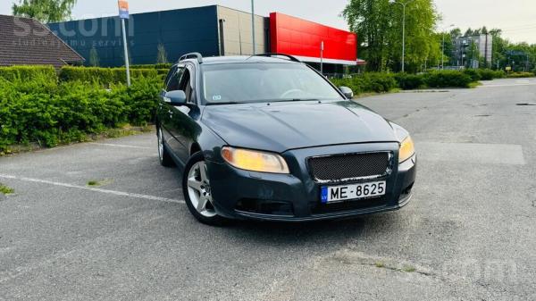 Grey Volvo V70 2009 in Riga, with an engine capacity of 2.40 L and mileage of 324 thousand km for 1900 €, photo 6 on AUTOMOTO.COM.LV