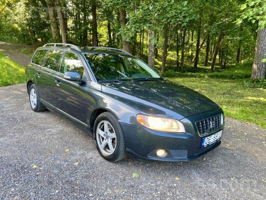 Grey Volvo V70 2009 in Riga, with an engine capacity of 2.40 L and mileage of 0 thousand km for 3800 €, photo 1 on AUTOMOTO.COM.LV