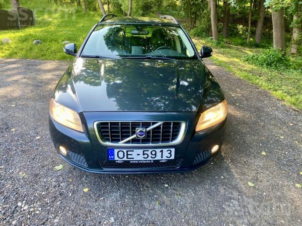 Grey Volvo V70 2009 in Riga, with an engine capacity of 2.40 L and mileage of 0 thousand km for 3800 €, photo 2 on AUTOMOTO.COM.LV