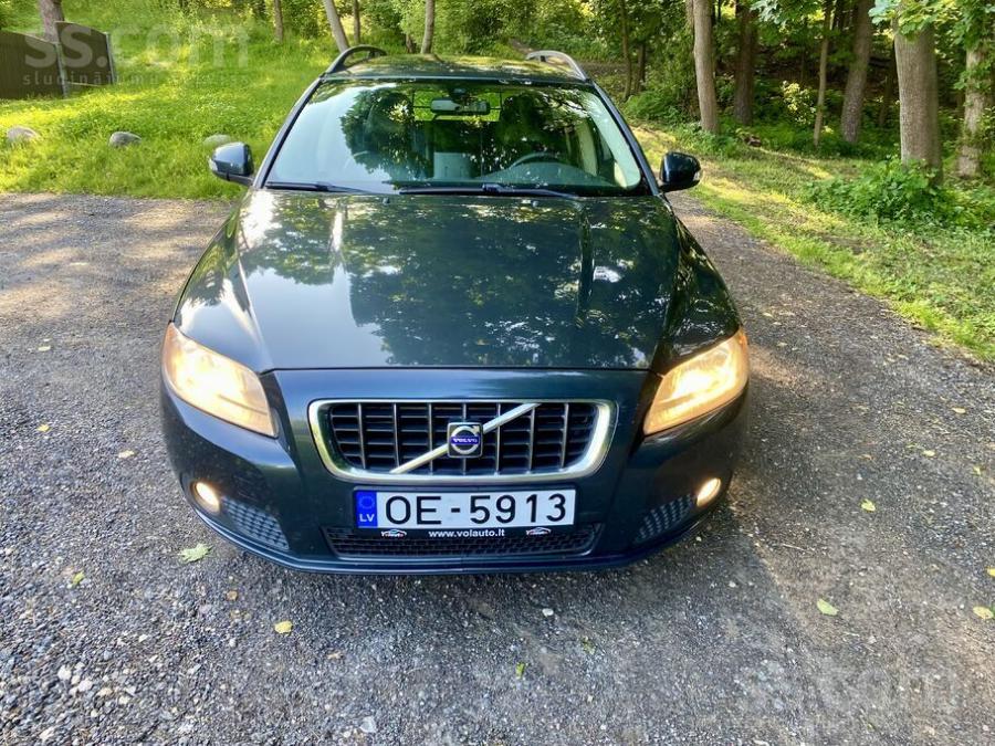 Grey Volvo V70 2009 in Riga, with an engine capacity of 2.40 L and mileage of 0 thousand km for 3800 €, photo 2 on AUTOMOTO.COM.LV