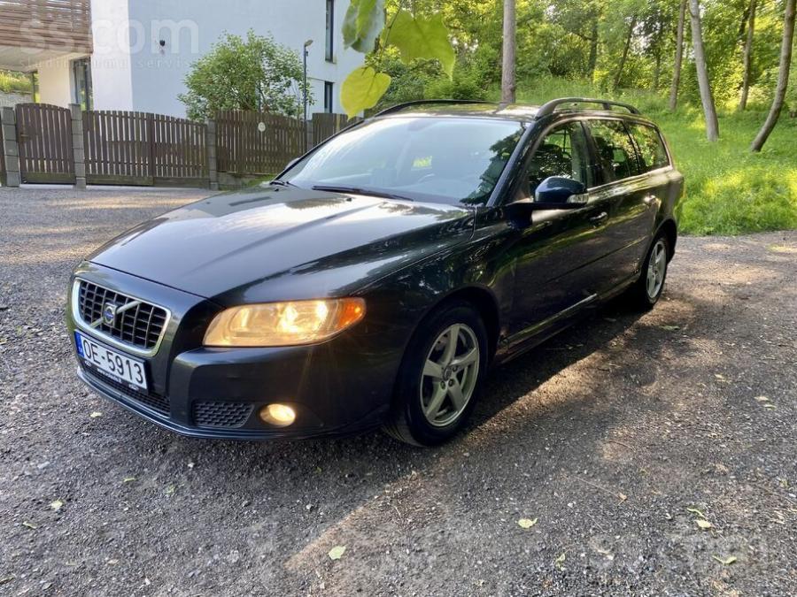 Grey Volvo V70 2009 in Riga, with an engine capacity of 2.40 L and mileage of 0 thousand km for 3800 €, photo 3 on AUTOMOTO.COM.LV