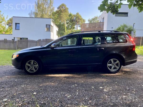 Grey Volvo V70 2009 in Riga, with an engine capacity of 2.40 L and mileage of 0 thousand km for 3800 €, photo 4 on AUTOMOTO.COM.LV