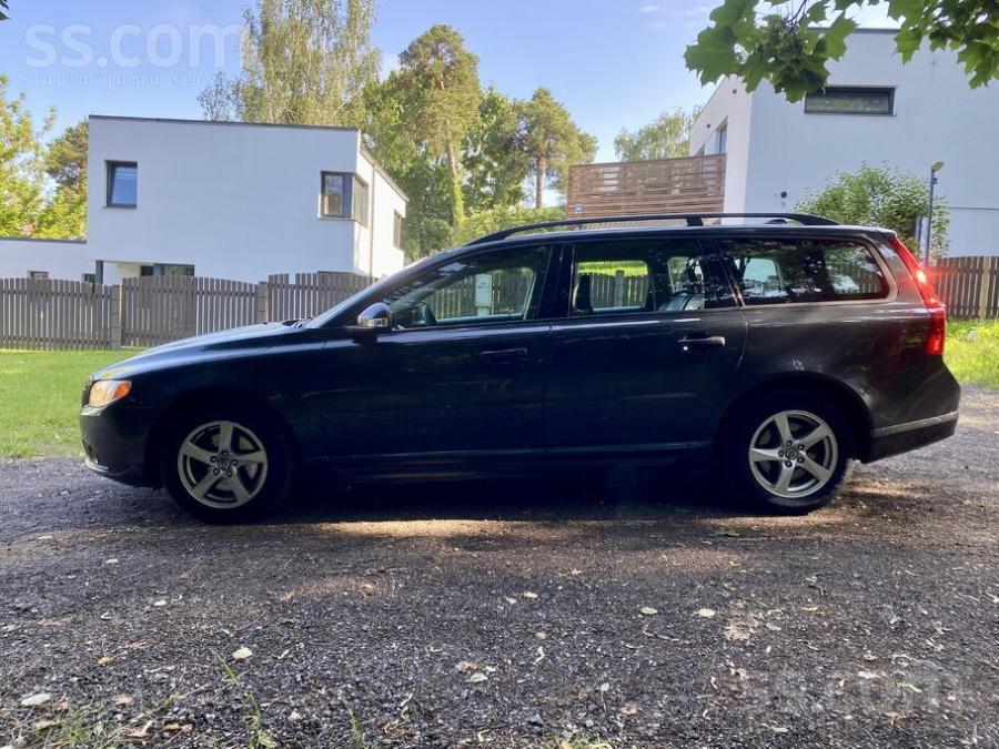 Grey Volvo V70 2009 in Riga, with an engine capacity of 2.40 L and mileage of 0 thousand km for 3800 €, photo 4 on AUTOMOTO.COM.LV
