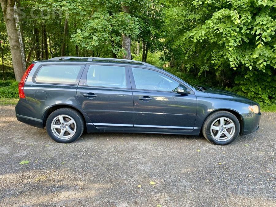 Grey Volvo V70 2009 in Riga, with an engine capacity of 2.40 L and mileage of 0 thousand km for 3800 €, photo 8 on AUTOMOTO.COM.LV