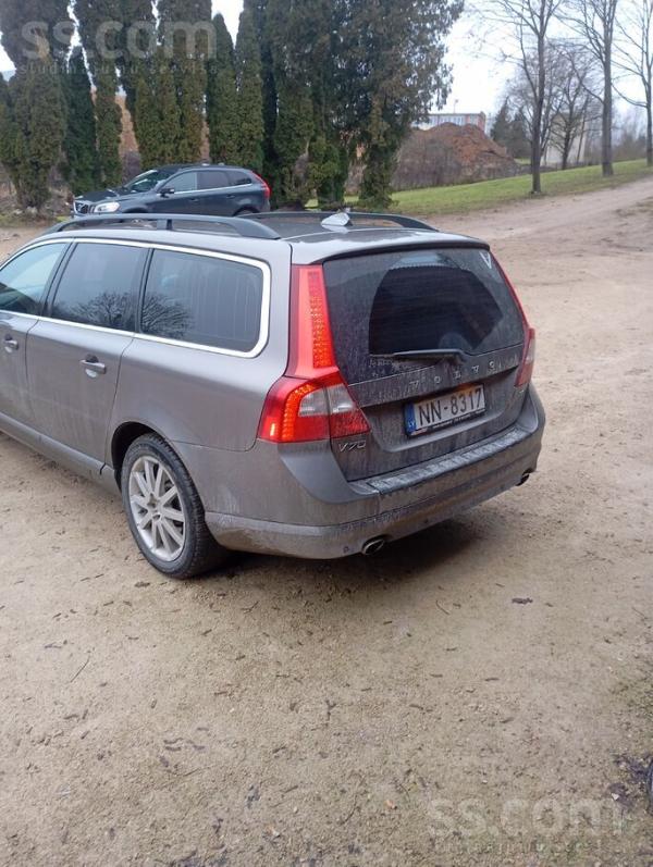 Pelēks Volvo V70 2009 Madona, ar dzinēja tilpumu 2.40 L un nobraukumu 300 tūkst. km par 3500 €, foto 3 vietnē AUTOMOTO.COM.LV