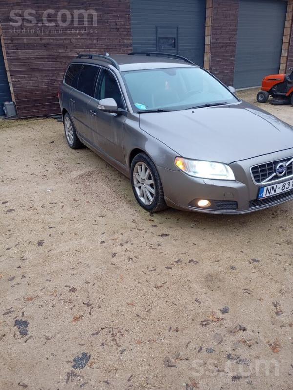 Pelēks Volvo V70 2009 Madona, ar dzinēja tilpumu 2.40 L un nobraukumu 300 tūkst. km par 3500 €, foto 7 vietnē AUTOMOTO.COM.LV