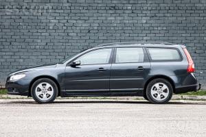 Pelēks Volvo V70 2009 Tukums, ar dzinēja tilpumu 2.40 L un nobraukumu 0 tūkst. km par 5190 €, foto 2 vietnē AUTOMOTO.COM.LV