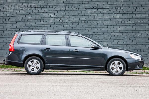 Grey Volvo V70 2009 in Tukums, with an engine capacity of 2.40 L and mileage of 0 thousand km for 5190 €, photo 5 on AUTOMOTO.COM.LV