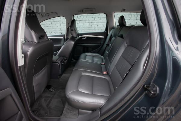 Grey Volvo V70 2009 in Tukums, with an engine capacity of 2.40 L and mileage of 0 thousand km for 5190 €, photo 9 on AUTOMOTO.COM.LV