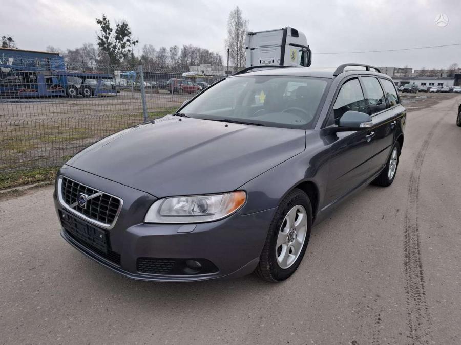 Pelēks Volvo V70 2009 Prienai, ar dzinēja tilpumu 2.40 L un nobraukumu 317 tūkst. km par 4100 €, foto 1 vietnē AUTOMOTO.COM.LV