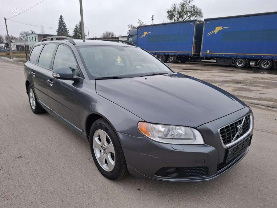 Pelēks Volvo V70 2009 Prienai, ar dzinēja tilpumu 2.40 L un nobraukumu 317 tūkst. km par 4100 €, foto 2 vietnē AUTOMOTO.COM.LV