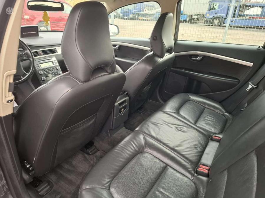 Pelēks Volvo V70 2009 Prienai, ar dzinēja tilpumu 2.40 L un nobraukumu 317 tūkst. km par 4100 €, foto 12 vietnē AUTOMOTO.COM.LV