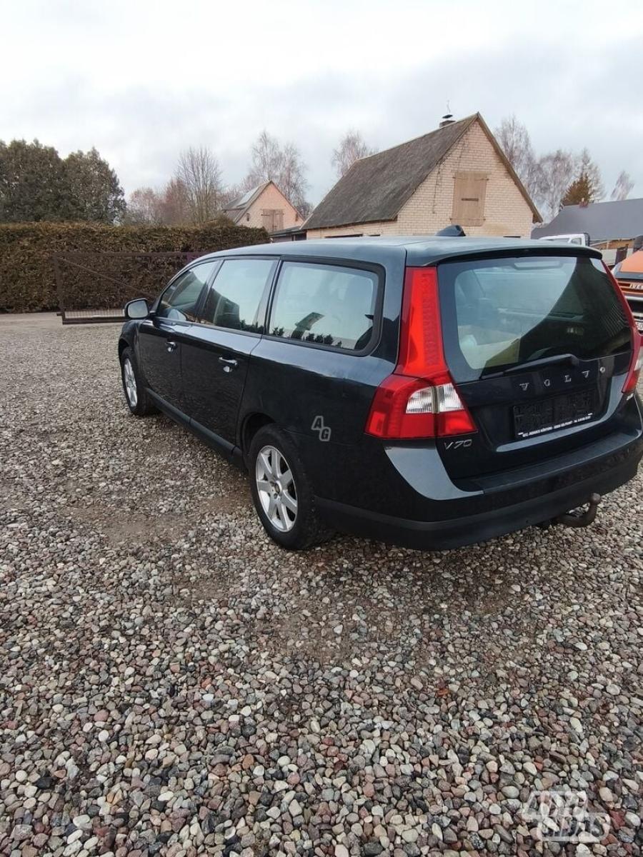 Grey Volvo V70 2009 in Sakiai, with an engine capacity of 2.40 L and mileage of 400 thousand km for 1850 €, photo 2 on AUTOMOTO.COM.LV