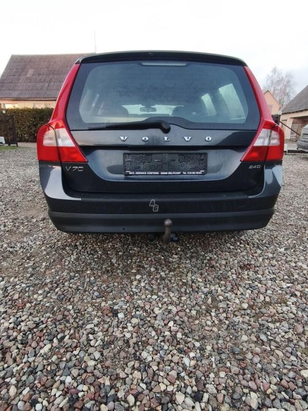 Pelēks Volvo V70 2009 Šakiai, ar dzinēja tilpumu 2.40 L un nobraukumu 400 tūkst. km par 1850 €, foto 3 vietnē AUTOMOTO.COM.LV