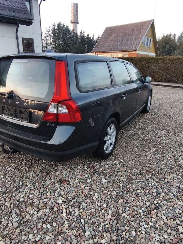 Pelēks Volvo V70 2009 Šakiai, ar dzinēja tilpumu 2.40 L un nobraukumu 400 tūkst. km par 1850 €, foto 4 vietnē AUTOMOTO.COM.LV