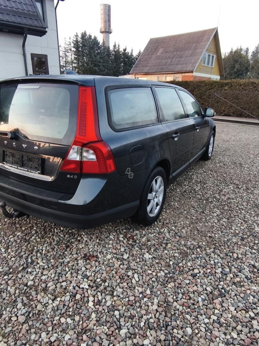 Grey Volvo V70 2009 in Sakiai, with an engine capacity of 2.40 L and mileage of 400 thousand km for 1850 €, photo 4 on AUTOMOTO.COM.LV
