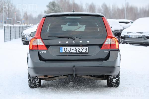 Pelēks Volvo V70 2009 Jelgava, ar dzinēja tilpumu 2.40 L un nobraukumu 0 tūkst. km par 5650 €, foto 6 vietnē AUTOMOTO.COM.LV