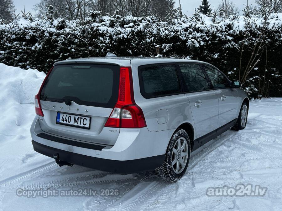 Grey Volvo V70 2009 in Paide, with an engine capacity of 2.40 L and mileage of 358 thousand km for 5790 €, photo 2 on AUTOMOTO.COM.LV
