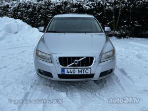 Grey Volvo V70 2009 in Paide, with an engine capacity of 2.40 L and mileage of 358 thousand km for 5790 €, photo 3 on AUTOMOTO.COM.LV