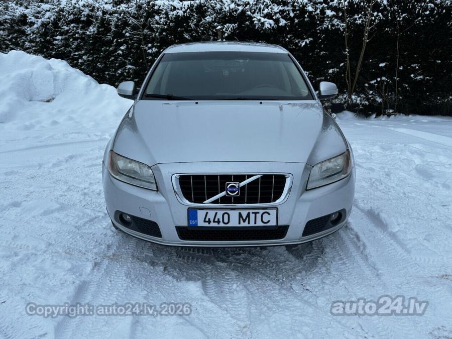 Grey Volvo V70 2009 in Paide, with an engine capacity of 2.40 L and mileage of 358 thousand km for 5790 €, photo 3 on AUTOMOTO.COM.LV