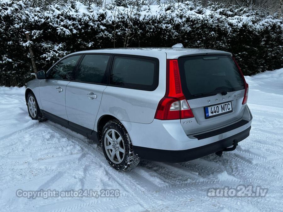 Grey Volvo V70 2009 in Paide, with an engine capacity of 2.40 L and mileage of 358 thousand km for 5790 €, photo 5 on AUTOMOTO.COM.LV