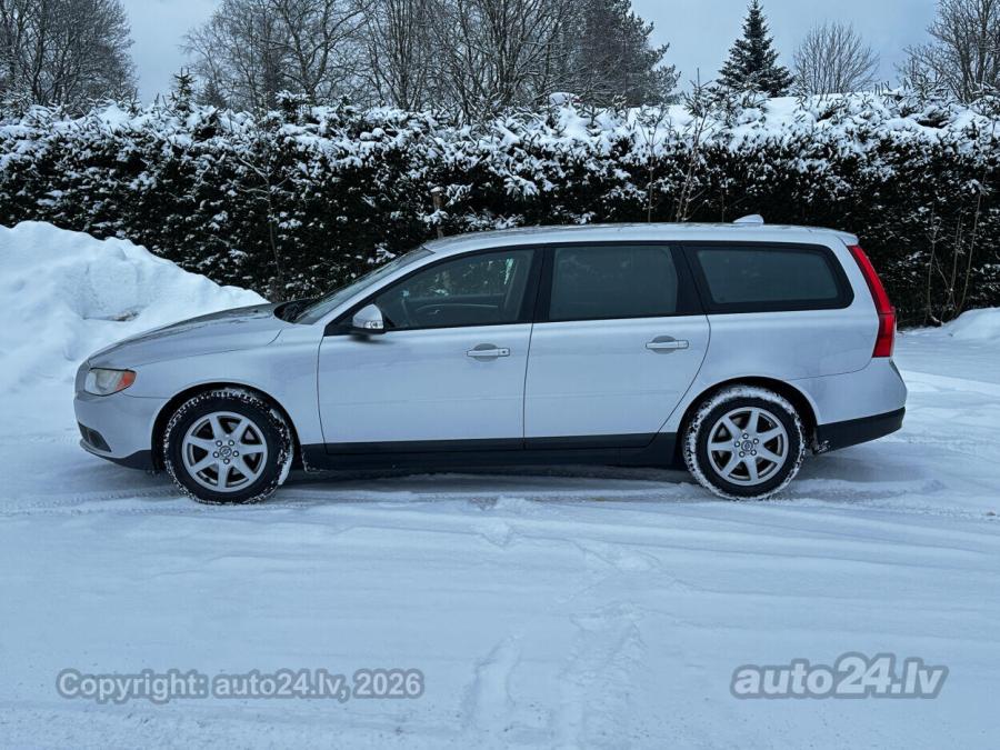 Grey Volvo V70 2009 in Paide, with an engine capacity of 2.40 L and mileage of 358 thousand km for 5790 €, photo 8 on AUTOMOTO.COM.LV
