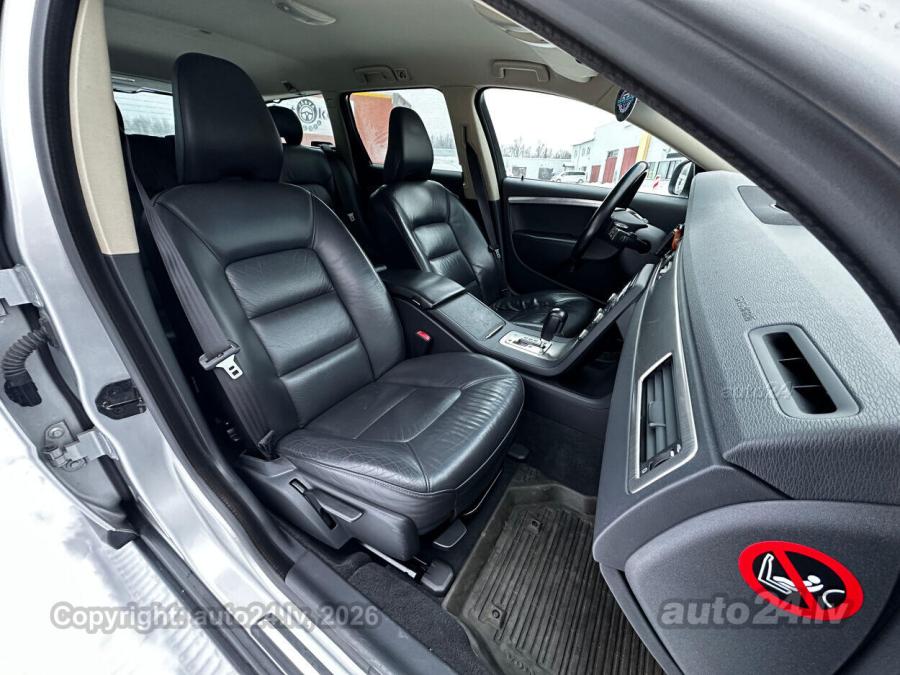 Grey Volvo V70 2009 in Paide, with an engine capacity of 2.40 L and mileage of 358 thousand km for 5790 €, photo 13 on AUTOMOTO.COM.LV