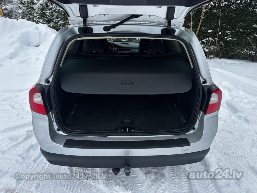 Grey Volvo V70 2009 in Paide, with an engine capacity of 2.40 L and mileage of 358 thousand km for 5790 €, photo 20 on AUTOMOTO.COM.LV