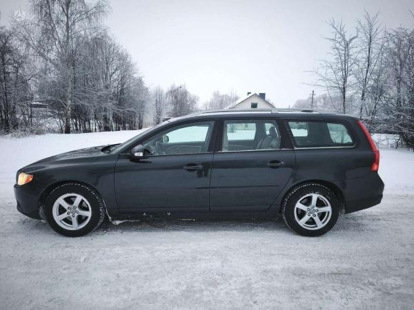 Pelēks Volvo V70 2009 Viļņa, ar dzinēja tilpumu 2.40 L un nobraukumu 294 tūkst. km par 3650 €, foto 5 vietnē AUTOMOTO.COM.LV