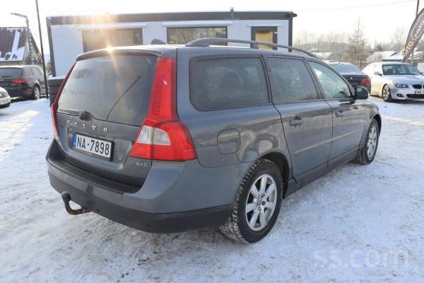Pelēks Volvo V70 2009 Gulbene, ar dzinēja tilpumu 2.40 L un nobraukumu 0 tūkst. km par 2990 €, foto 4 vietnē AUTOMOTO.COM.LV