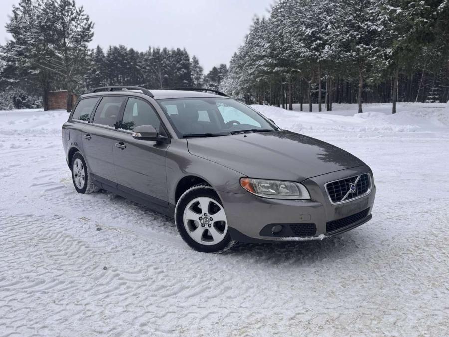 Grey Volvo V70 2009 in Jonava, with an engine capacity of 2.40 L and mileage of 289 thousand km for 4150 €, photo 1 on AUTOMOTO.COM.LV